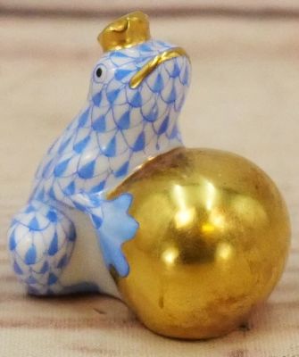Lot 8 - Herend Blue Fishnet Miniature Frog with Crown Figurine - Bodnar ...