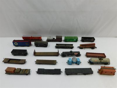 Lot 172 - Lot of 19 HO Scale Rolling Stock - Bodnar's Auction ...