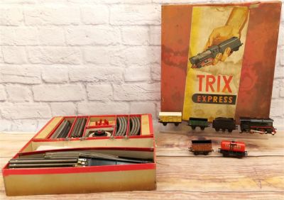 Lot 167 - German HO Gauge Train Set - Bodnar's Auction | bodnarsauction.com