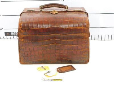 Lot 51 - Victorian Crocodile Gladstone Travel Bag - Reid & Todd ...