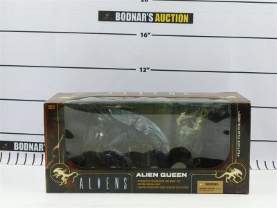 Lot 14 - McFarlane Aliens Alien Queen Deluxe Box Set - Bodnar's Auction ...
