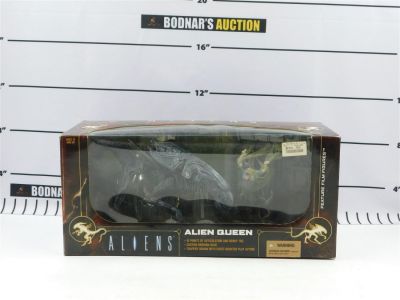 Lot 15 - McFarlane Aliens Alien Queen Deluxe Box Set - Bodnar's Auction ...