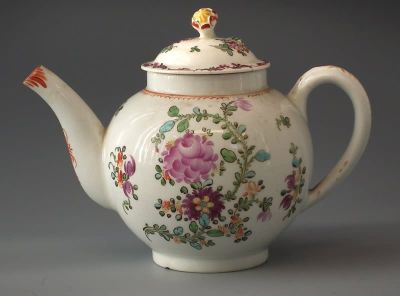 Lot 137 - Lowestoft teapot circa 1780 painted with a - Bodnar's Auction ...