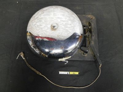Lot 140 - Vintage Wall Mounted Wrestling Bell - Bodnar's Auction ...