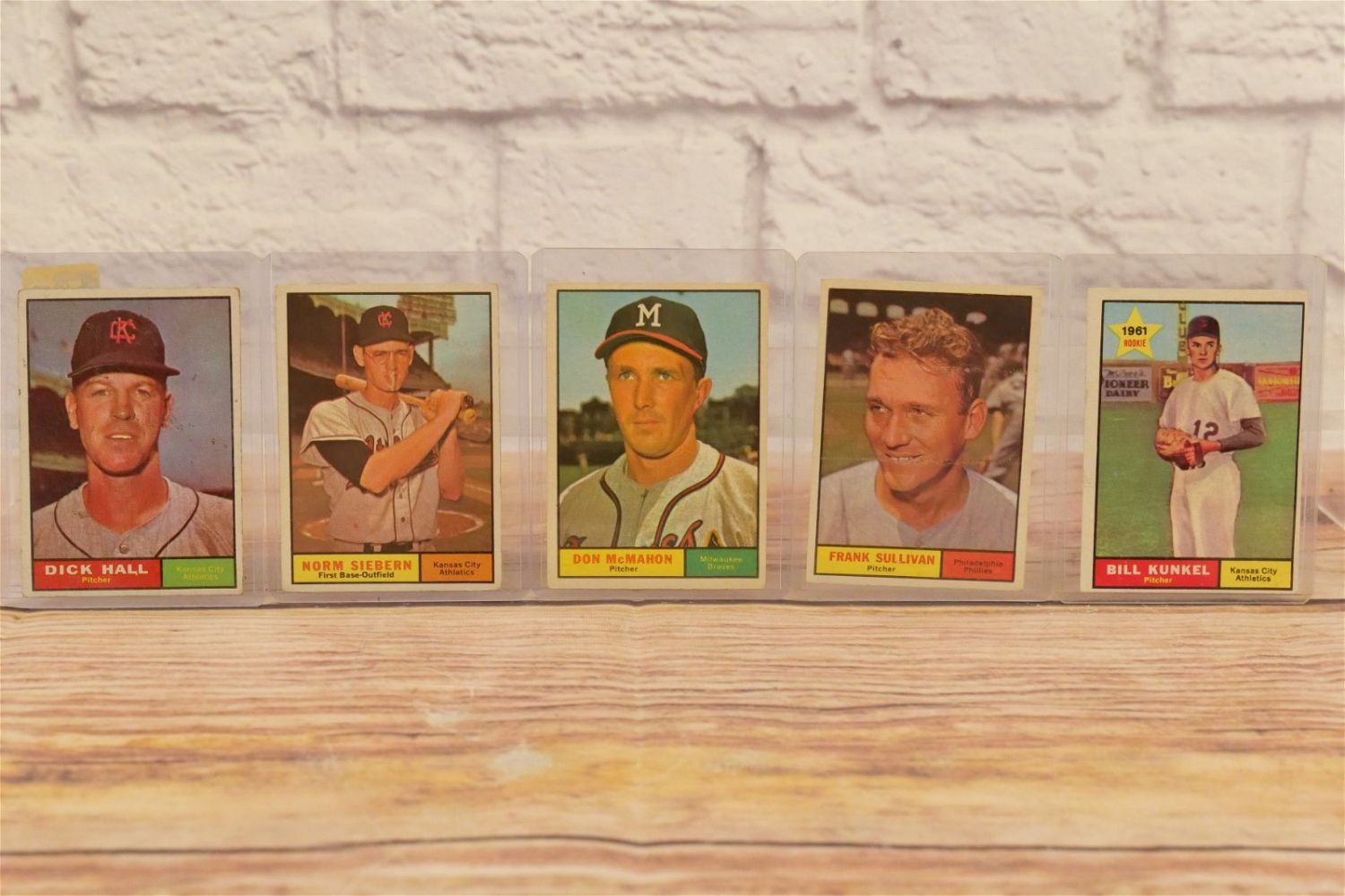 Lot 299 - Lot of 30 Topps 1961 Baseball Cards - Bodnar's Auction ...