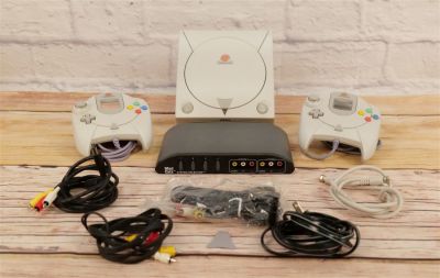 Lot 47 - Sega Dreamcast Console - Bodnar's Auction | bodnarsauction.com