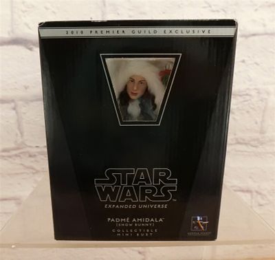Lot 83 - Gentle Giant Padme Amidala (Snow Bunny) Collectible Mini Bust ...