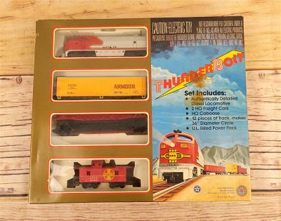 Lot 283 - Thunderbolt HO Scale Train Set - Bodnar's Auction ...