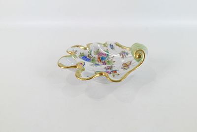 Lot 114 - Herend Queen Victoria Shell Dish - Bodnar's Auction ...
