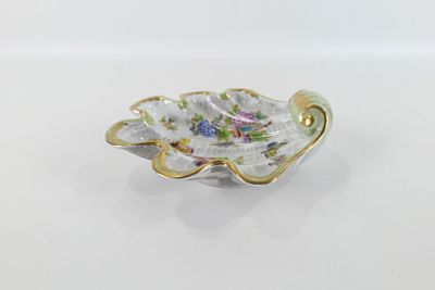 Lot 115 - Herend Queen Victoria Shell Dish - Bodnar's Auction ...