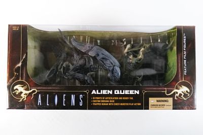 Lot 250 - McFarlane Movie Maniacs Alien Queen Deluxe Box Set - Bodnar's ...