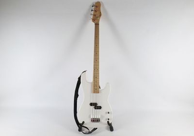 Lot 142 - Davison Four String Electric Bass Guitar - Bodnar's Auction ...