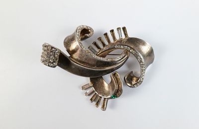 Lot 359 - Vintage 1940s Sterling Brooch by Glamour - Bodnar's Auction ...