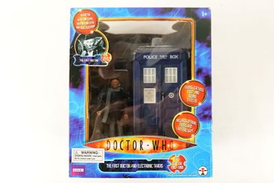 Lot 306 - Doctor Who The First Doctor and Electronic Tardis - Bodnar's ...