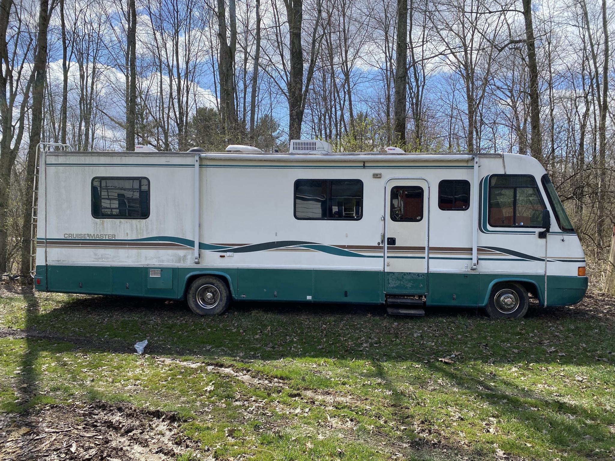 Lot 215 - 1996 Georgie Boy Motorhome Last on the Road 2023 | Burns ...