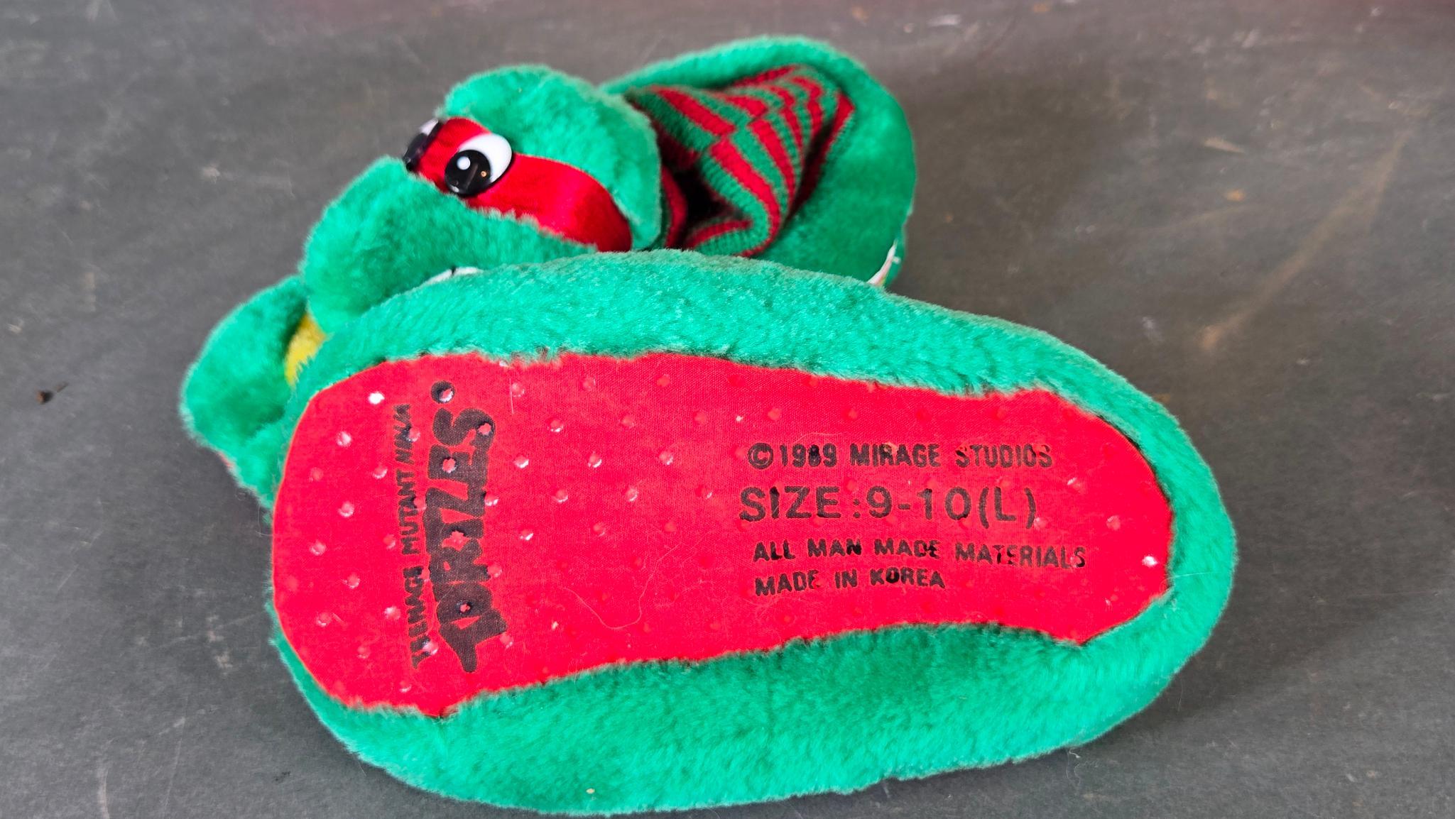 Lot 18028 - Teenage Mutant Ninja Turtle: 2 Figures in Box, Slippers ...