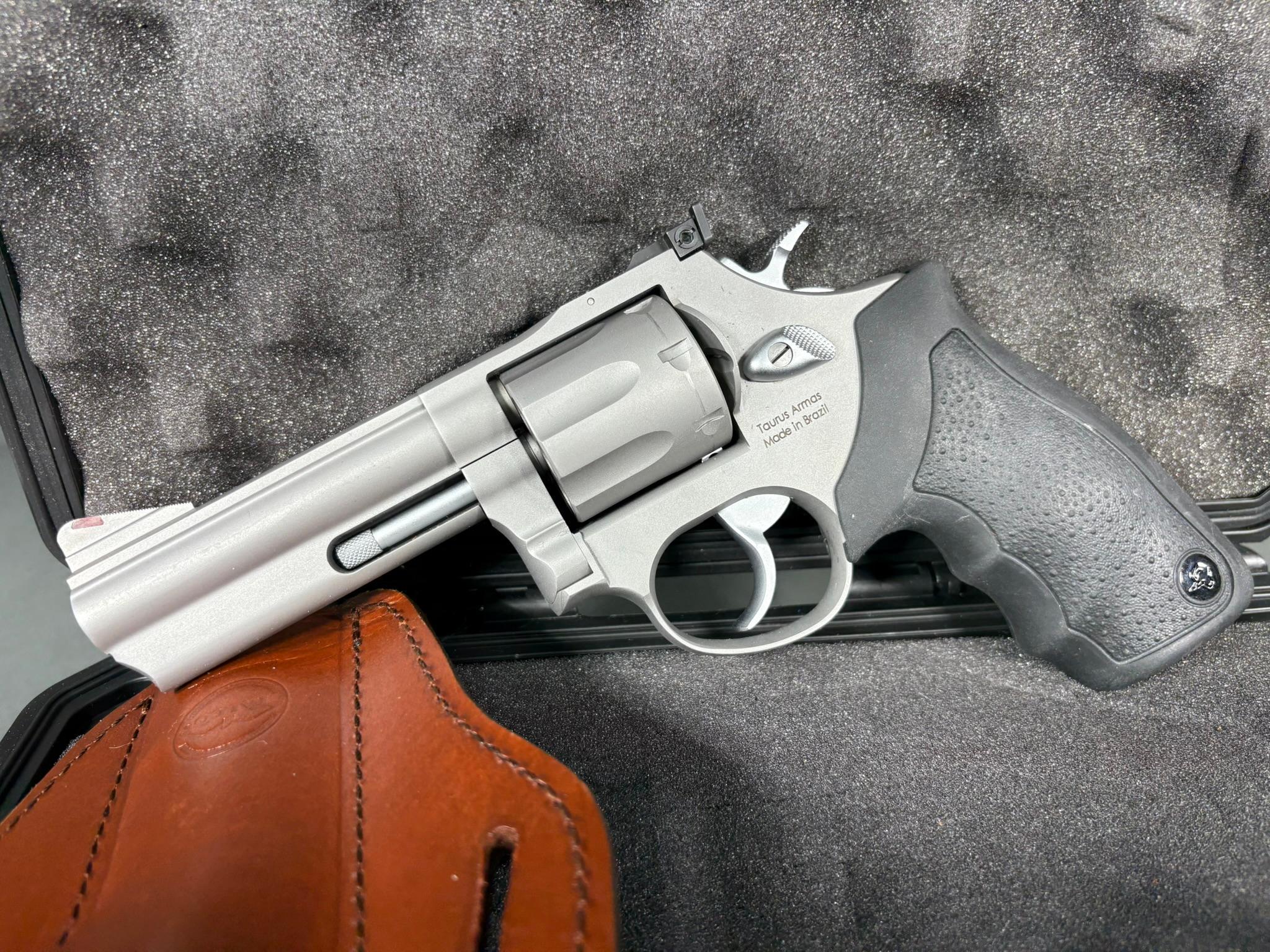 Lot 19029 - * Taurus Model 66 Revolver Pistol 357 mag w/Hard Case ...