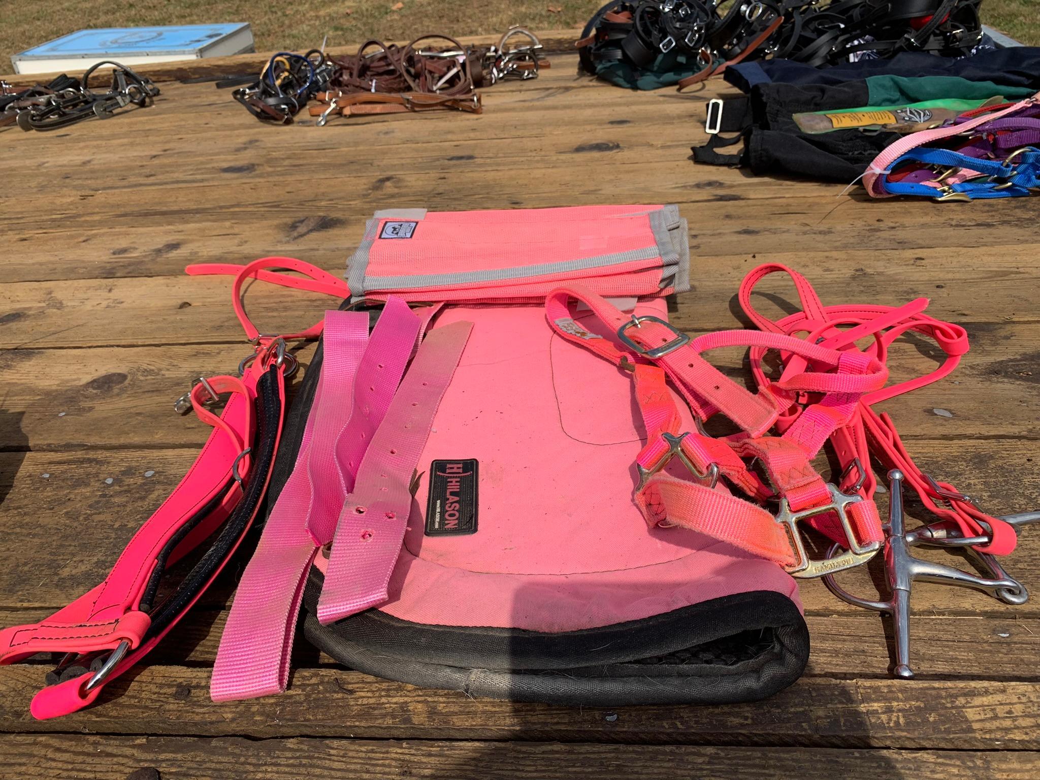 Lot 5079 - Horse size pink tack set; saddle pad, bridle with bit ...