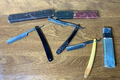 Lot 220 - Vintage Straight Razors with Cases - Assorted Designs ...