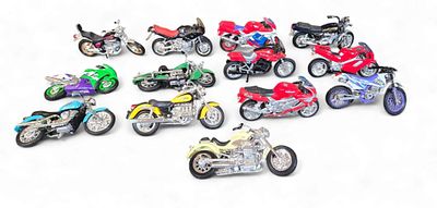 Lot 30831 - A Collection of Maisto diecast Model Motorcycles, 1:18 ...