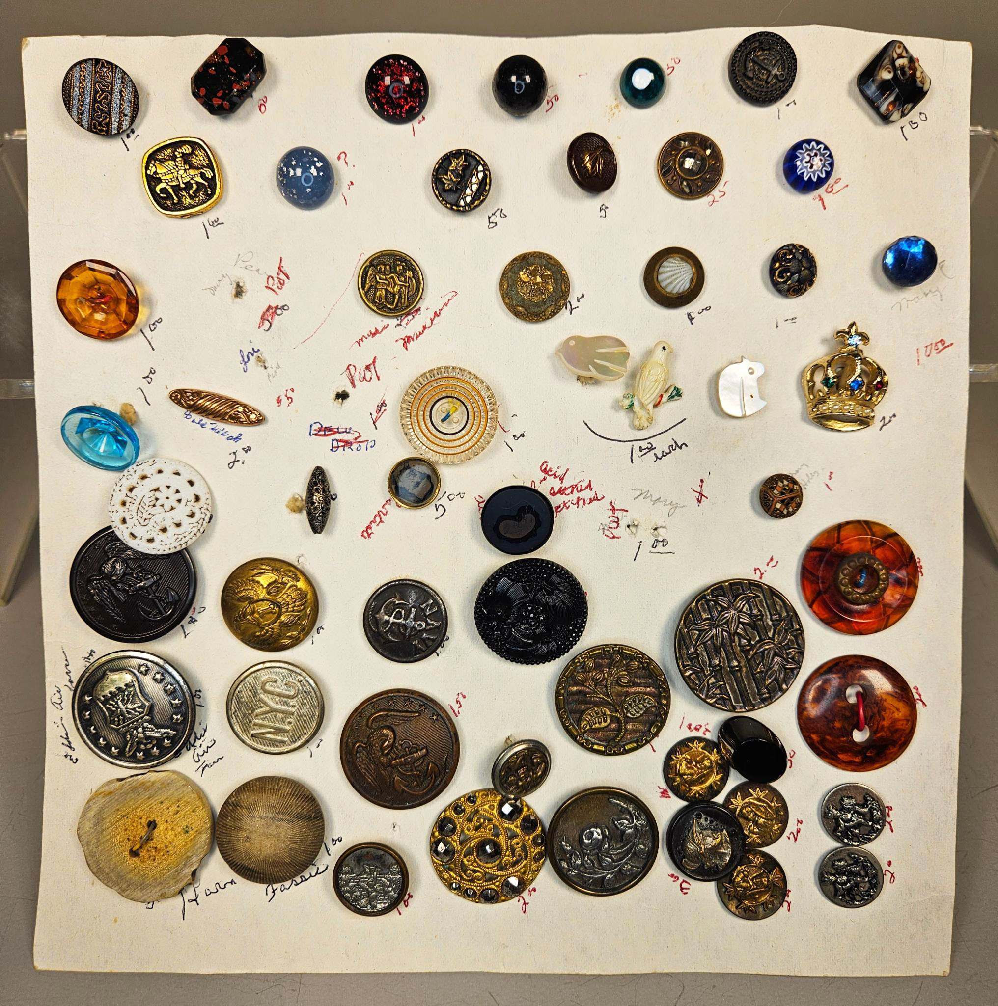 Lot 32103 - A Collection of Vintage and Antique Buttons, including New ...