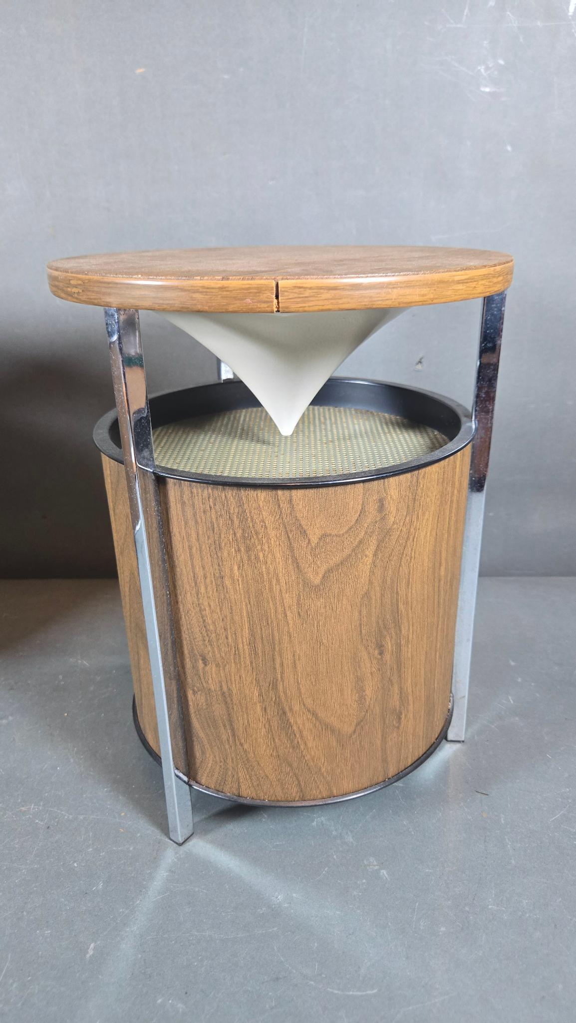 Lot 5653 - Zenith Circle of Sound Mid-Century Modern Speakers | Burns ...