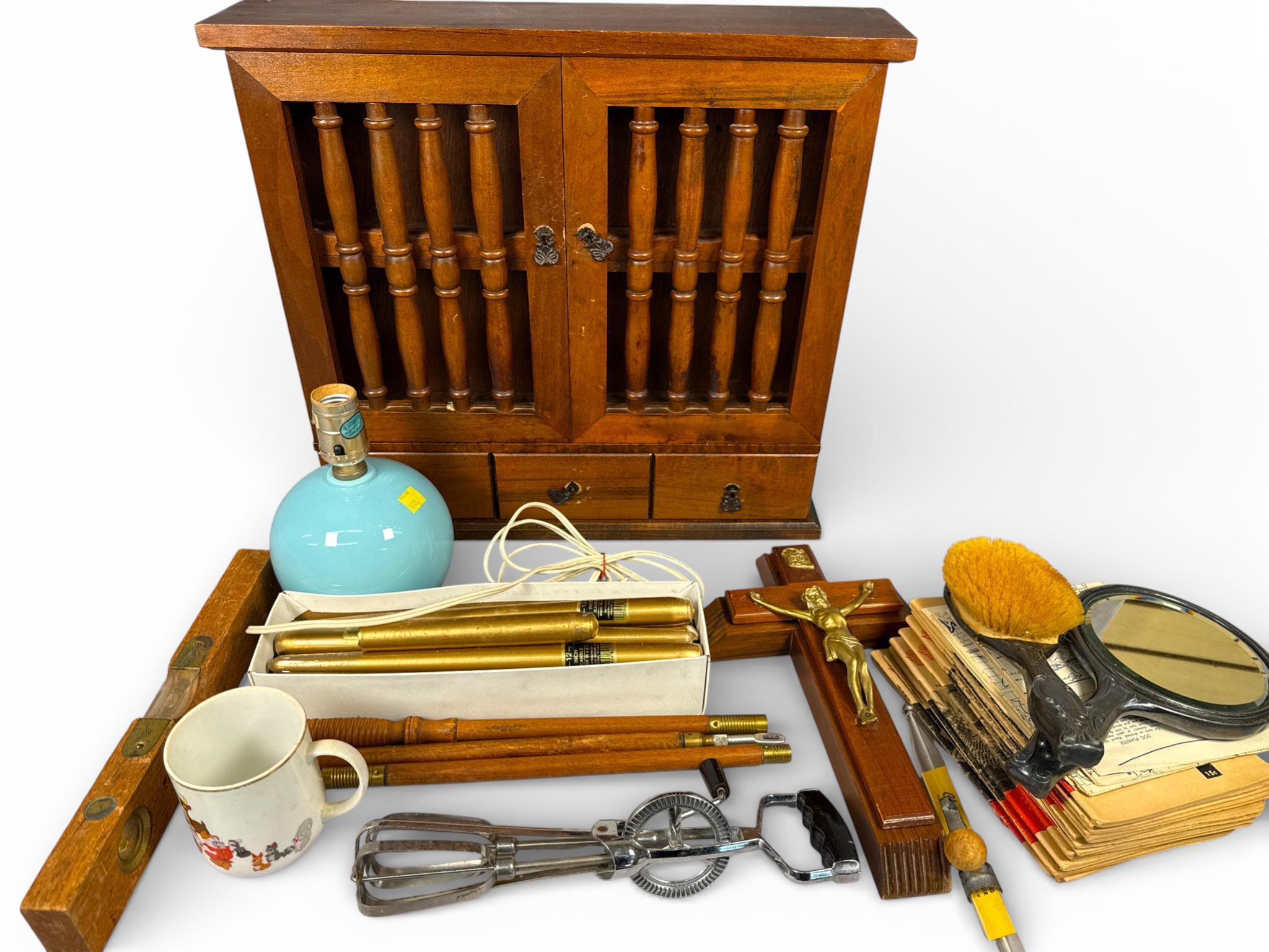 Lot 5705 - Vintage and Antique Household Items, including a Display ...