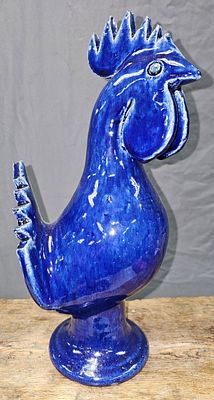Lot 117 - 1988 Edwin Meaders Green Eyed Cobalt Rooster - Cagle Auction Co.