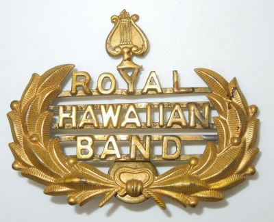 Lot 118 - 1920s - 1930s Royal Hawaiian Band Cap Badge | CNY Militaria
