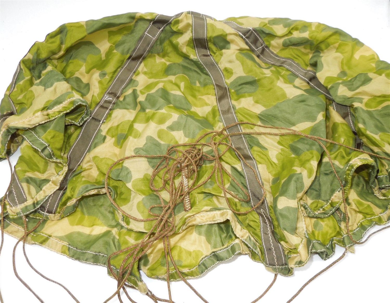 Lot 234 - 1951 US Army Camo Parachute Silk Piece | CNY Militaria