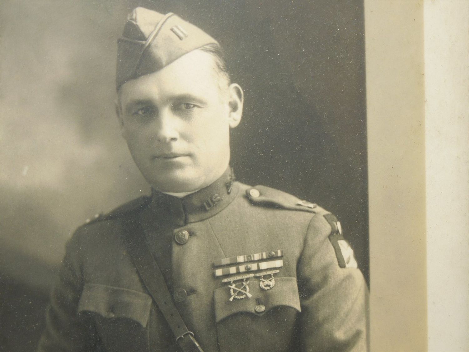 Lot 53 - WWI US First Army AEF Captain in Uniform Framed Portrait Photo ...