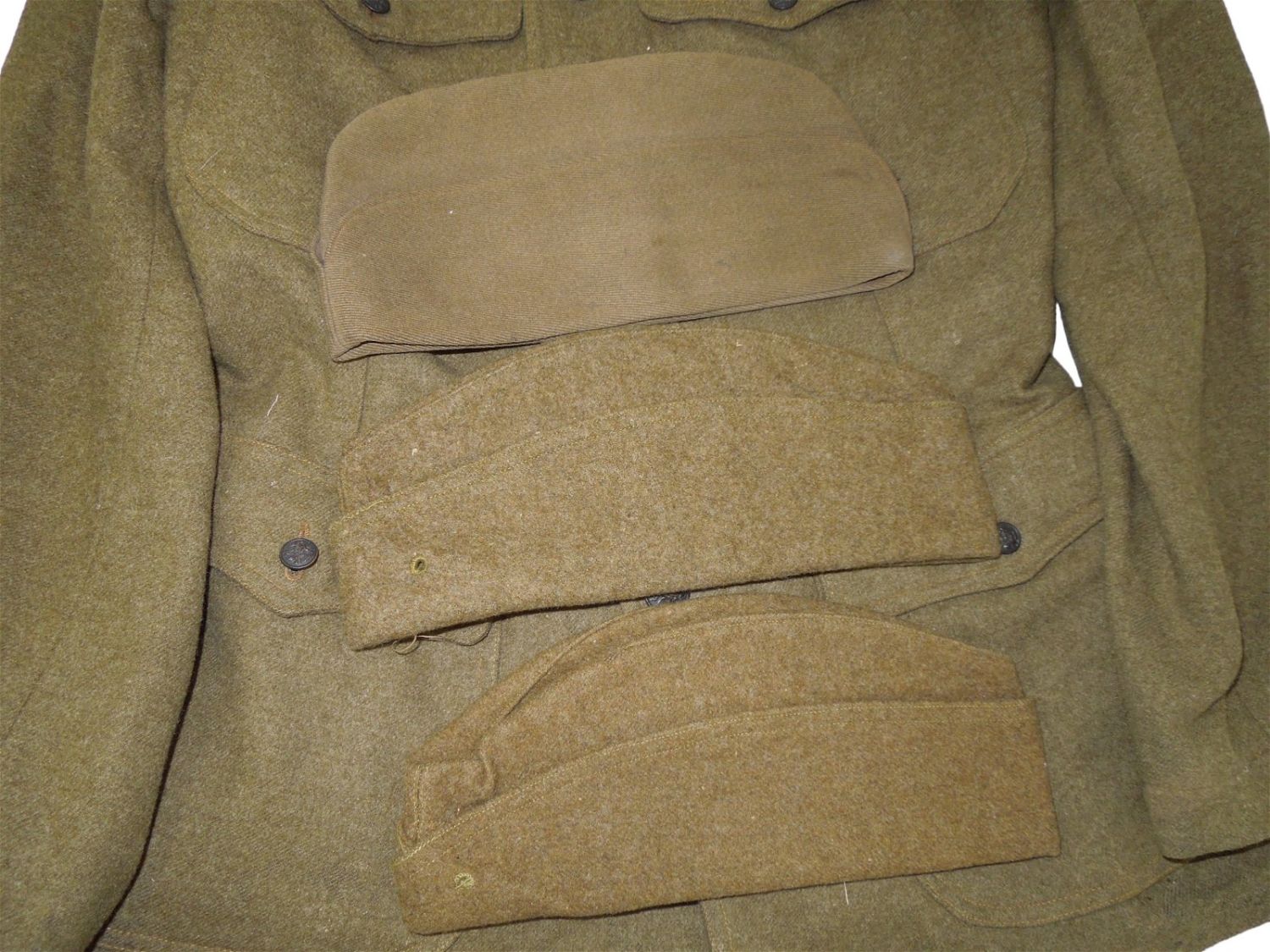 Lot 610 - WWI US Army Wool Enlisted Uniform & (3) Overseas Garrison Hat ...