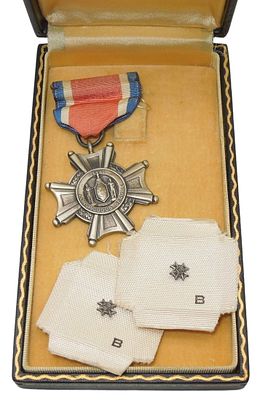 Lot 39 - WWII New York Conspicuous Service Cross Named Medal 20th Army ...