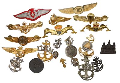 Lot 88 - Lot WWII - Cold War US Navy CPO Pins British Submariner ...