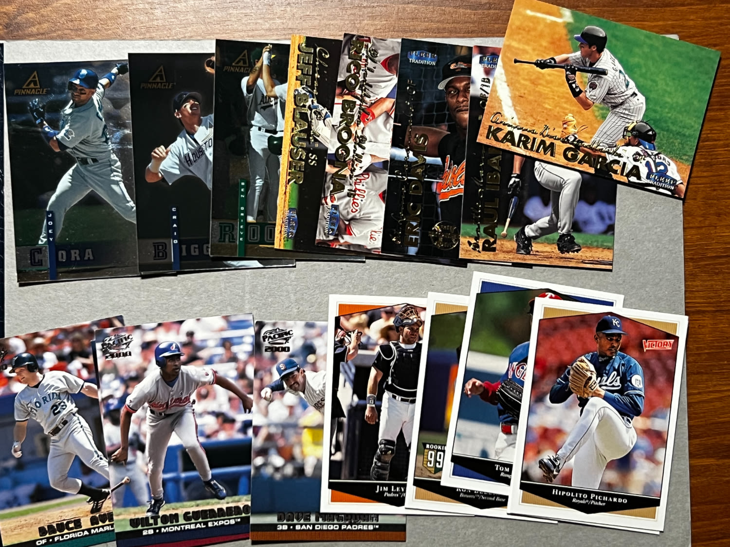 Lot 597 – Mixed BASEBALL Cards – CoinsCardsBids.com