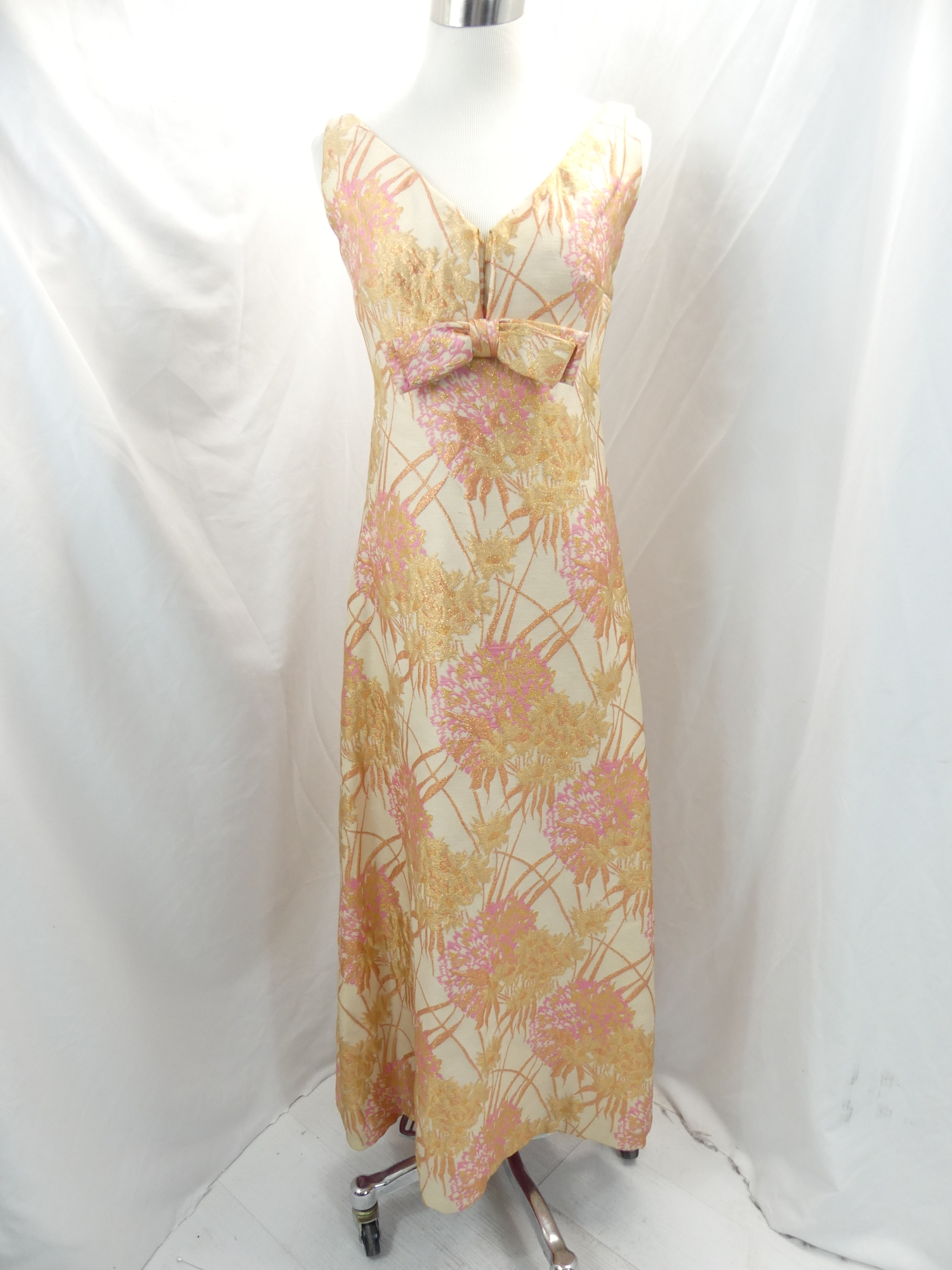 Lot 119 - Vintage 1960's Annie Gerrard Pink & Gold Metallic Brocade ...