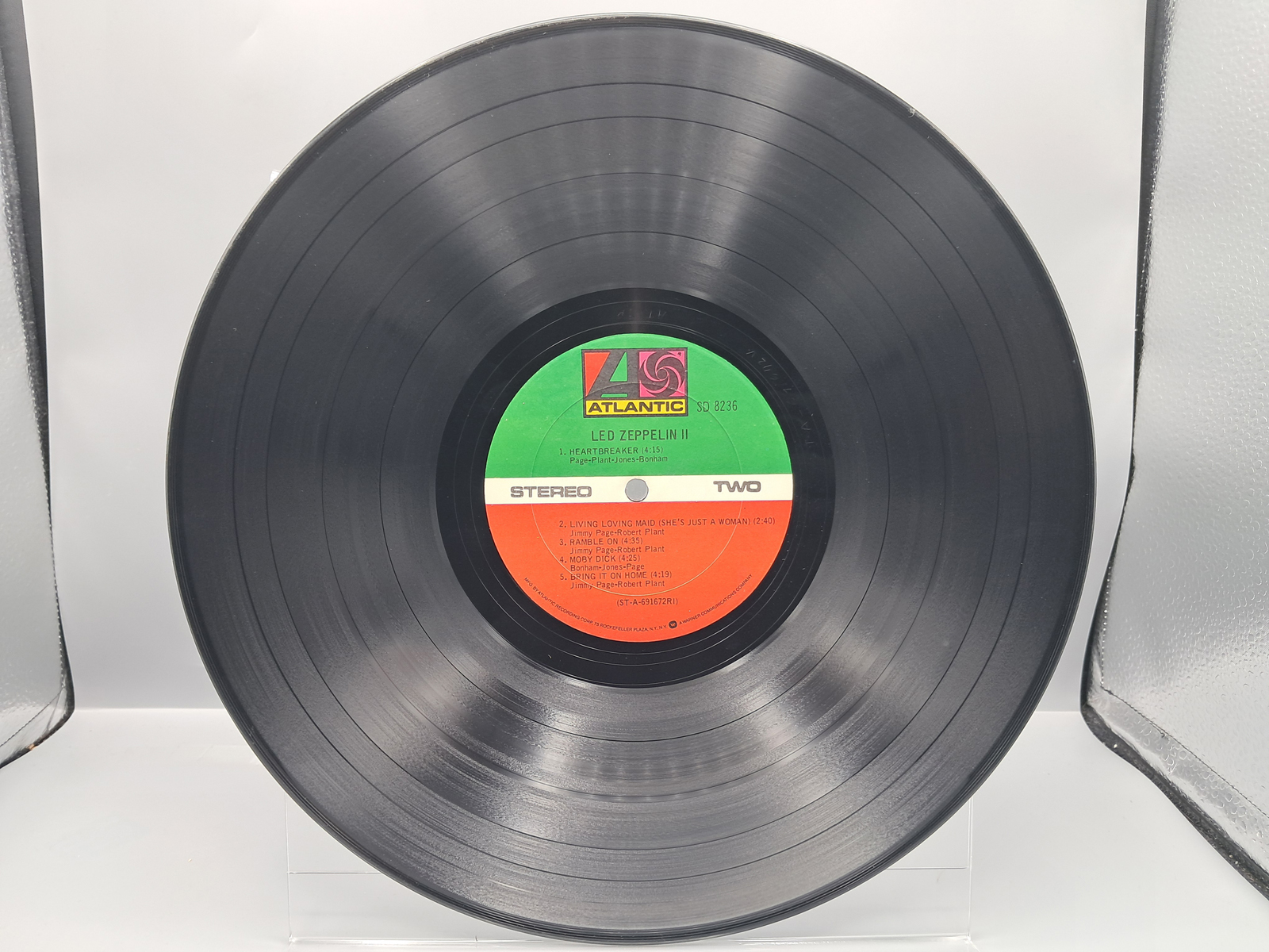 Lot 62a - 1970s Led Zeppelin II Vinyl Album - SD 8236 - Repress/reissue ...