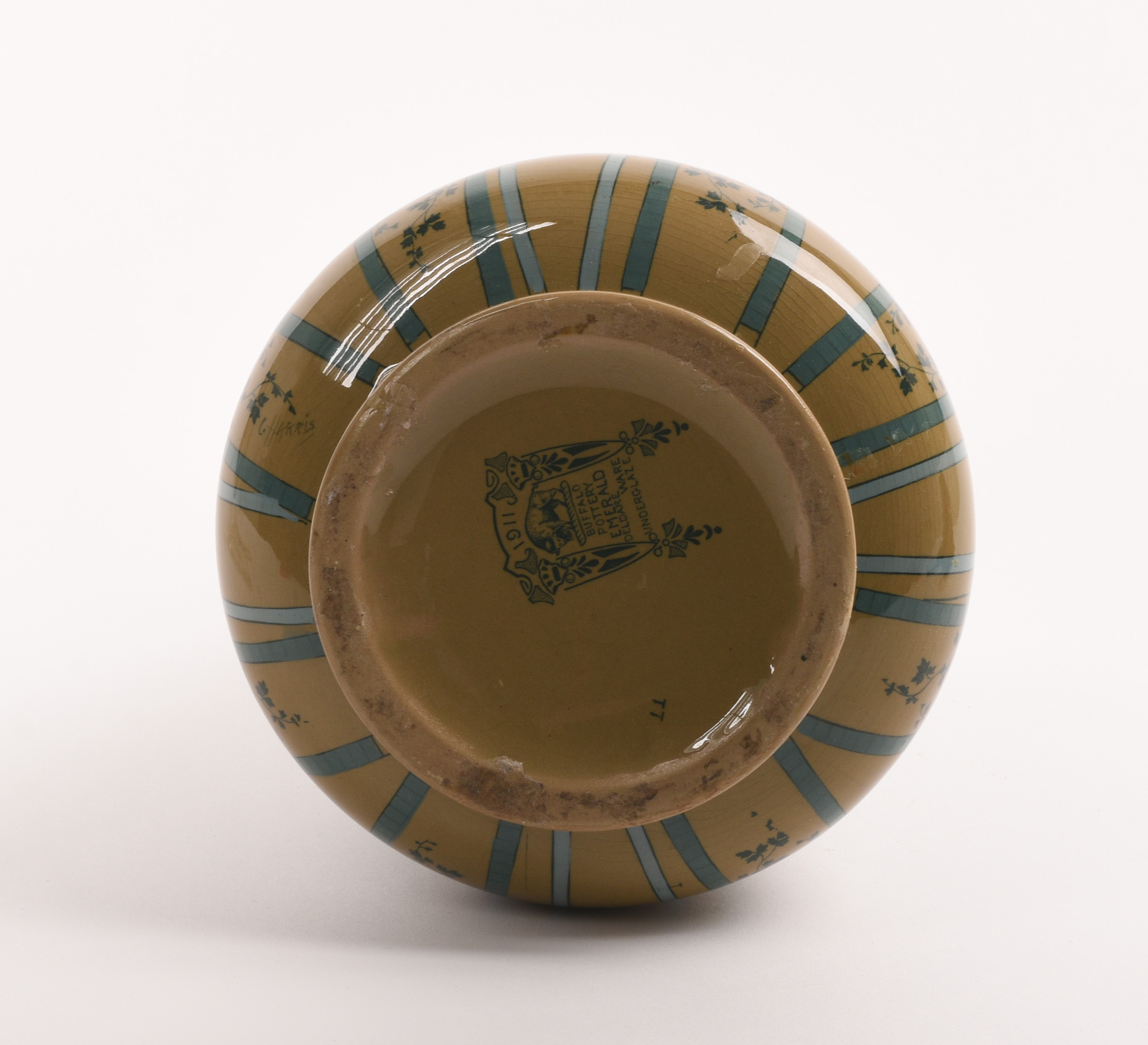 Lot 133 - Buffalo Pottery Deldare Ware Vase | Goose Pond Auction