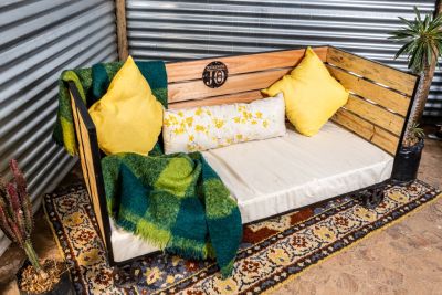 Lot 12 – Rustic Bank – Rustic Mobile Bench – Grand Oak Auctions