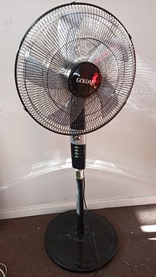 Lot 123 – Goldair Floor Standing 5 Blade Fan (Blade Diameter 45cm ...