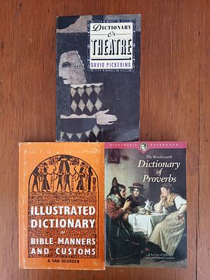 Lot 91 – B91 Dictionary Book Bundle – Grand Oak Auctions