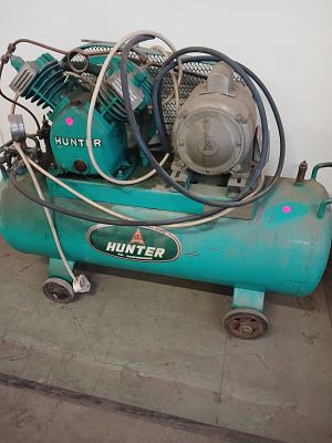 Lot 61 – Low Pressure Hunter Air Compressor – Grand Oak Auctions