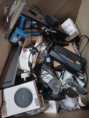 Lot 4 - Box 4 - Bargain Box of Electronic Items 18.85kg - Grand Oak ...