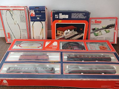 Lot 114 - Lima Trans-Karoo Train Set in Original Packaging with Extra ...