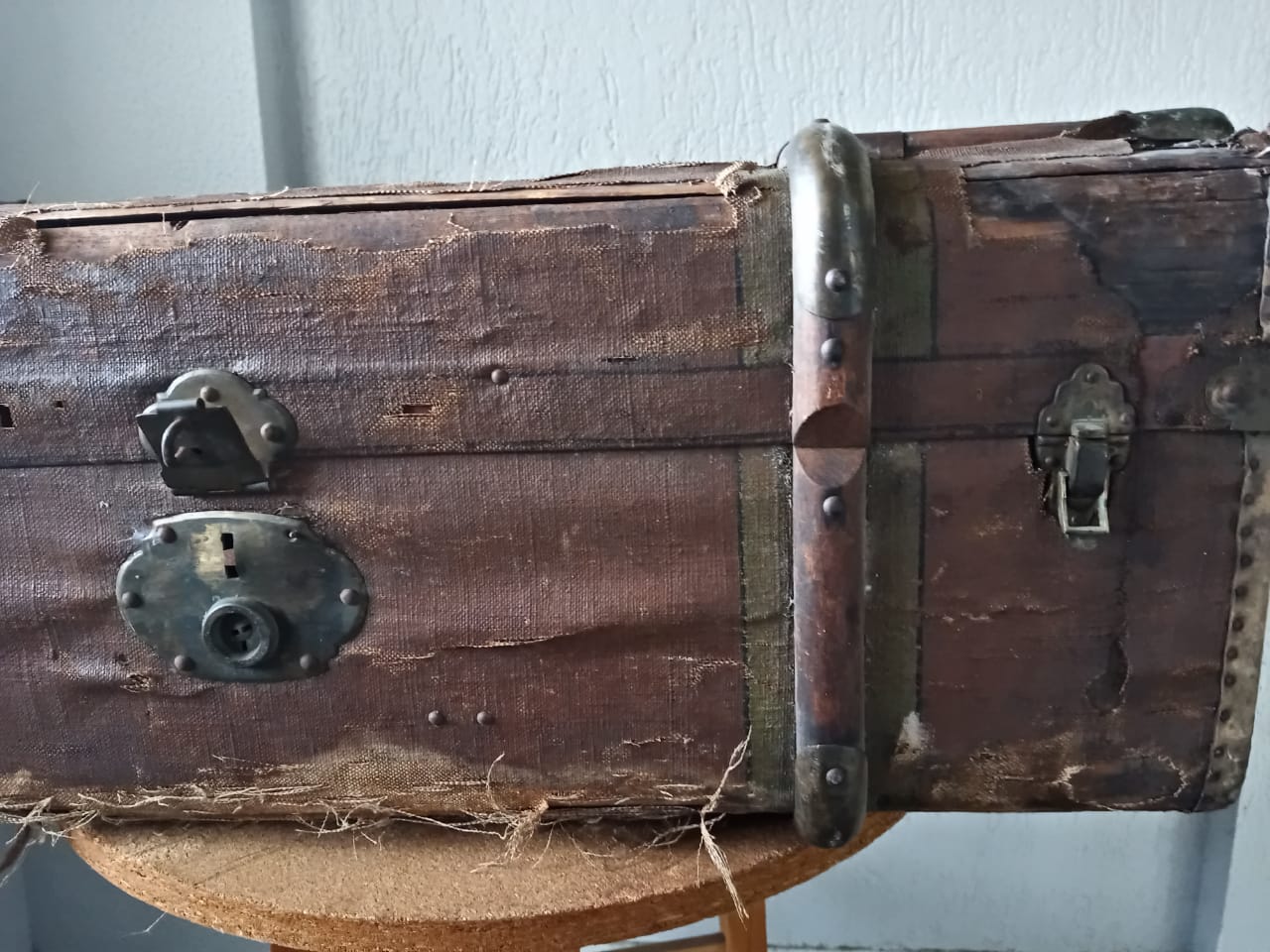 Lot 12 - Large Antique Travel Suit Case/Steamer Trunk - Grand Oak Auctions