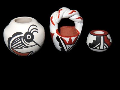 Lot 706 - Authentic Native American Hand-crafted Pottery from the ...