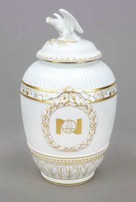 Lot 2445 - Lidded vase, KPM Berlin, mark 19 - Historia