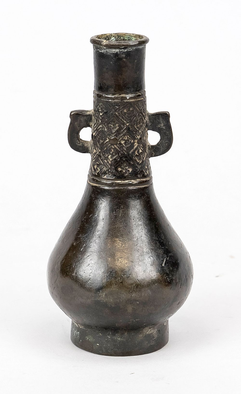 Lot 6040 - Small vase, China, Ming period or earl - Historia