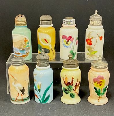 Lot 168 - 8 Colonial Ware shakers | Jaremos Auction