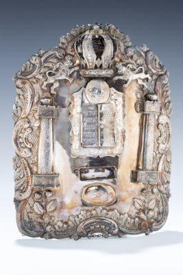 Lot 32 – A LARGE STERLING SILVER TORAH SHIELD. American, c. 1920. Hand ...